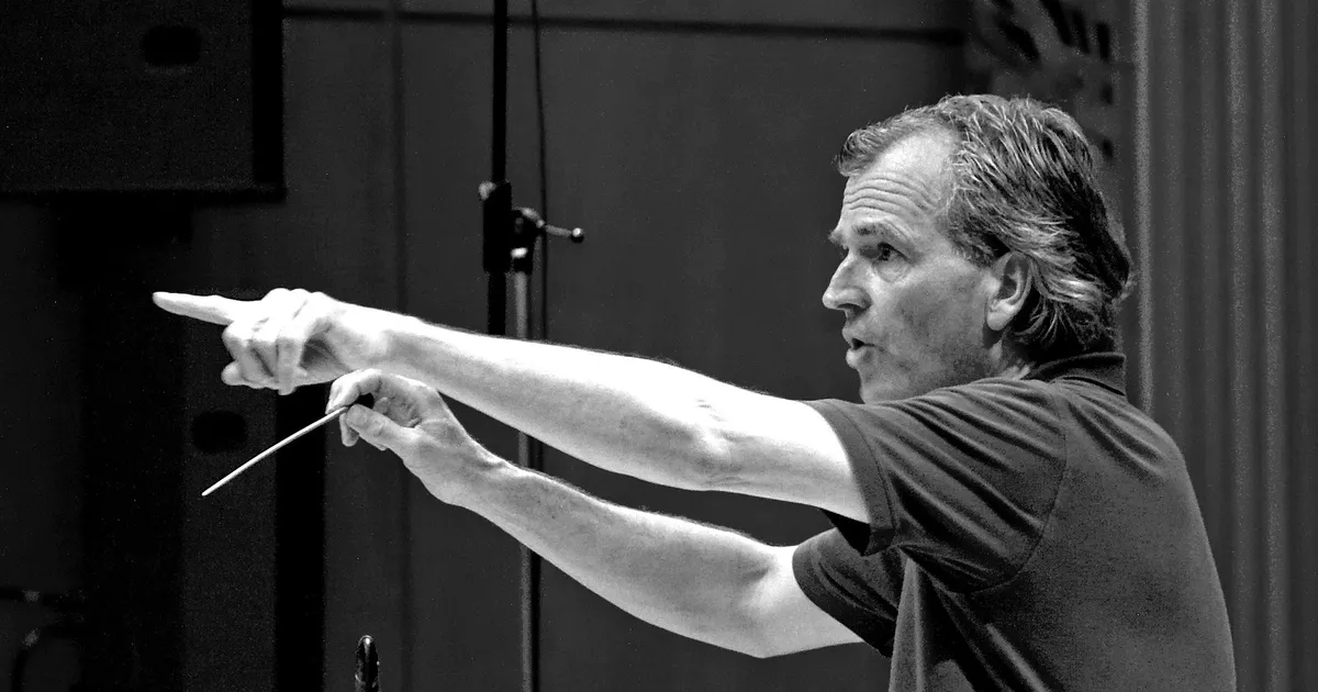 Dirigent Peter Hirsch: Für jeden Klang formt er eine Geste - Archiv ...