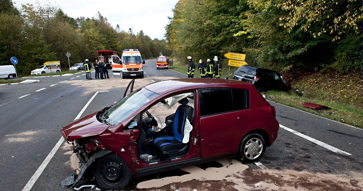 Drei Schwerverletzte nach Frontalzusammenstoß - Westerwälder Zeitung - Rhein-Zeitung
