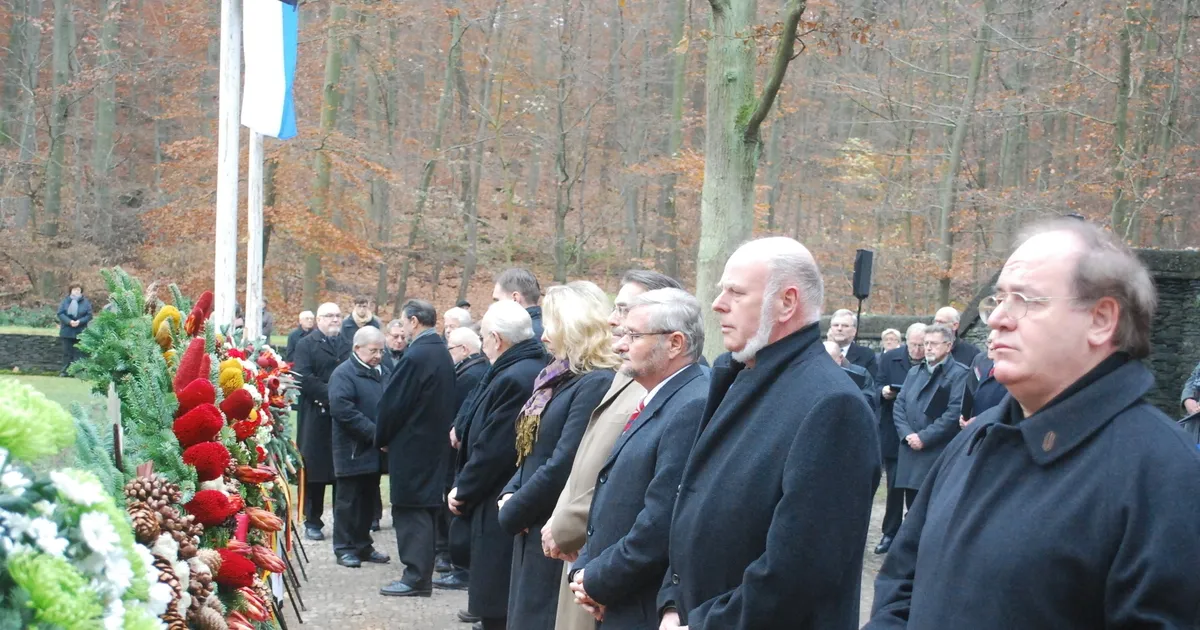 Gedenken im Lohrer Wald: Mit dem Tod der Zeitzeugen schwindet die Erinnerung an die Schrecken ...