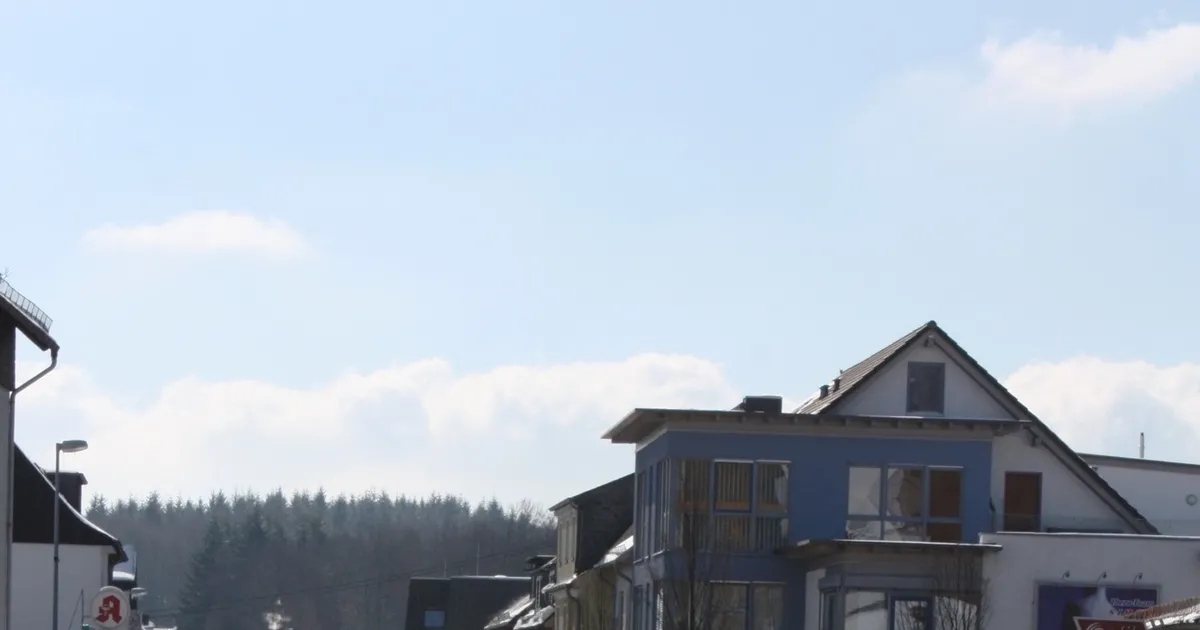 Straßenhaus diskutiert: Wo sollen die Autos in Zukunft rollen? - Kreis ...