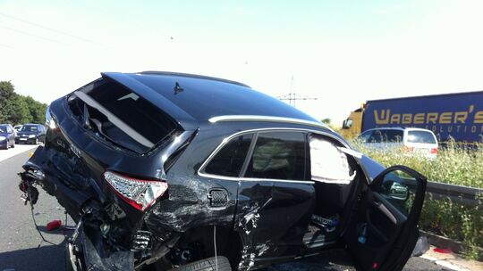 Crash auf der A3: Ferrari-Fahrer bremst zu spät - Startseite - Rhein ...