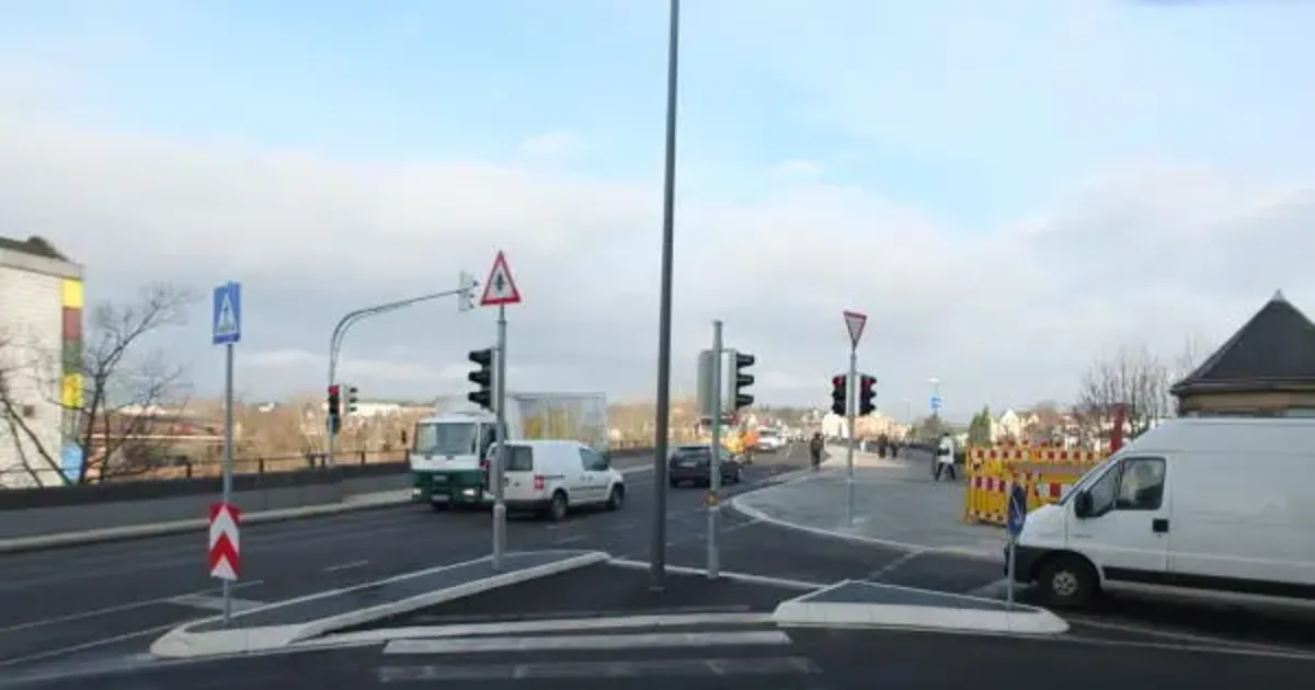 Zu Fuß die Burgstraße in der Koblenzer Altstadt queren - Koblenz ...