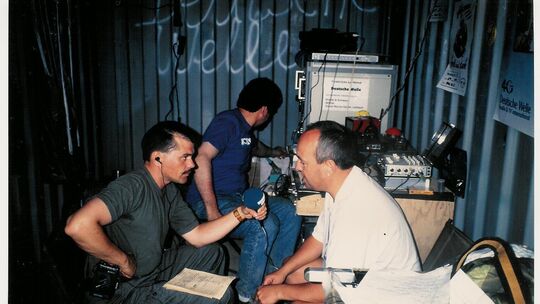 "Ein Stück Heimat auf die Ohren": Bundeswehrsender Radio Andernach wird ...