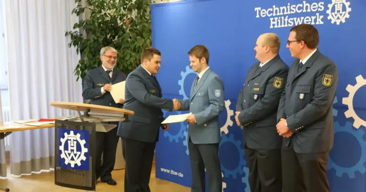 Feierliche Stunde: THW Simmern hat einen neuen Ortsbeauftragten - Rhein ...