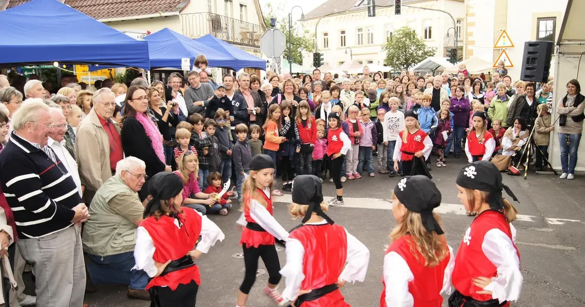 Stimmung bei Weinfest in Meddersheim - Startseite - Rhein-Zeitung