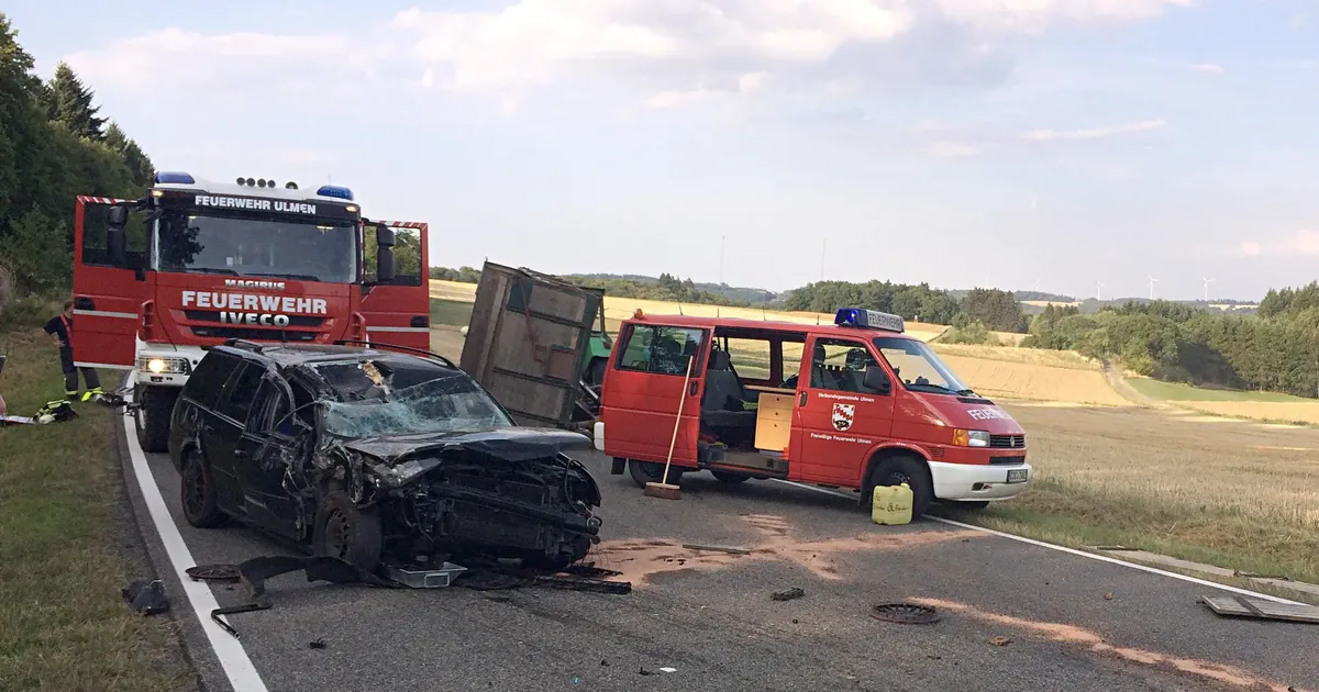 Büchel: Auto kollidiert mit Traktor - Kreis Cochem-Zell - Rhein-Zeitung