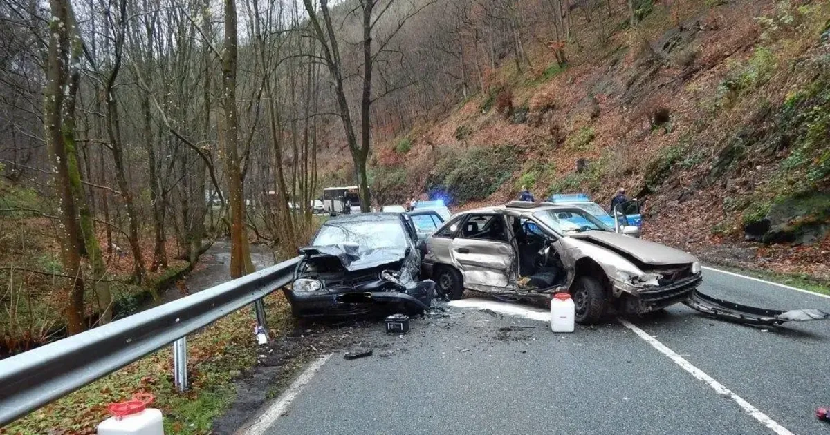 Schwerer Unfall auf der B413 zwischen Bendorf und Isenburg - Koblenz ...