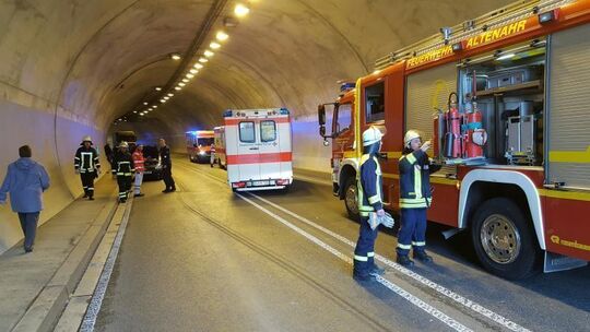 Unfall im Tunnel bei Altenahr: Sechs Menschen schwer verletzt - Kreis Ahrweiler - Rhein-Zeitung