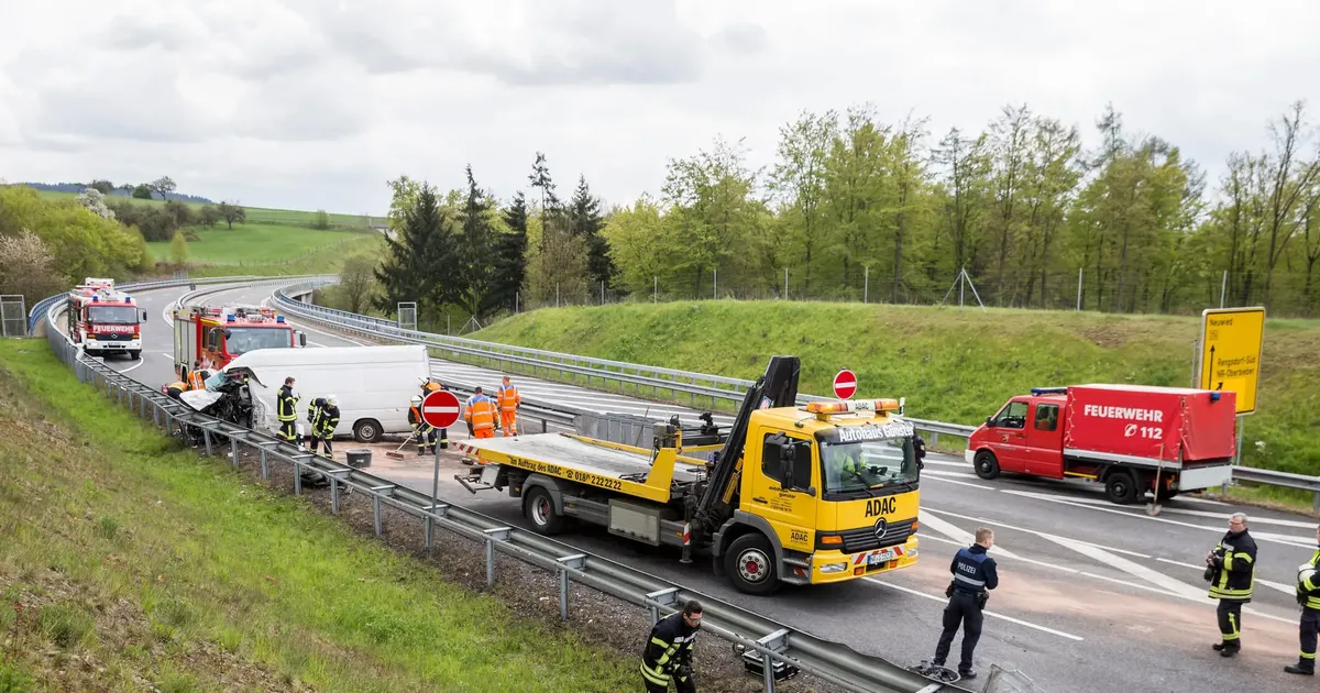 B256 Unfall Heute