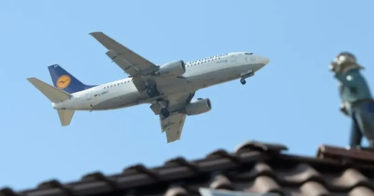 Flugzeug beim Landeanflug: Software reduziert Lärm - Rheinland-Pfalz ...