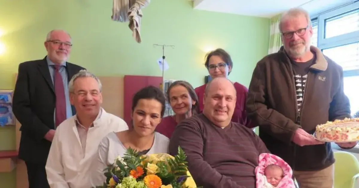 Bei Arbeit im Flüchtlingslager: Wachmann findet mit Syrerin das Glück ...