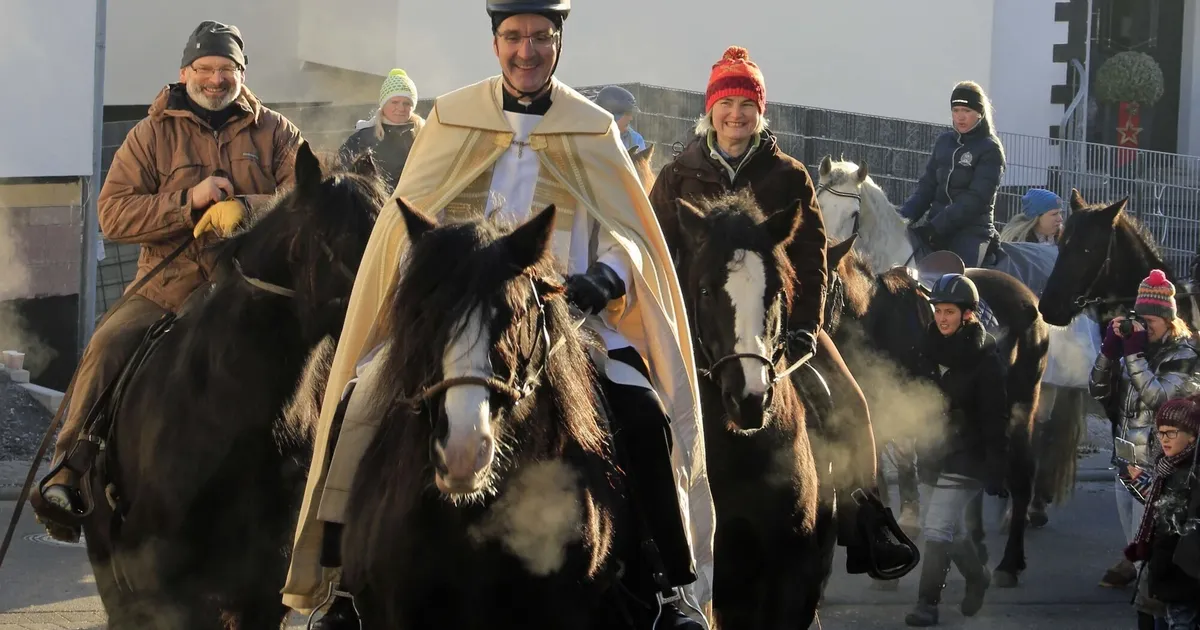 Silvesterritt: Hunderte sind in Hausen dabei - Andernach & Mayen ...