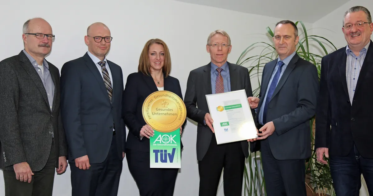 Auszeichnung Zertifikat von AOK und TÜV in Gold verliehen : Goldenes ...