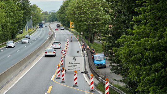 Stau Warum auf der Bundesstraße eine Spur gesperrt ist und wie lange ...