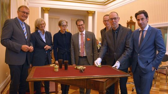 Kunst Roentgen-Museum hat Spiel- und Schreibtisch aus der Neuwieder ...
