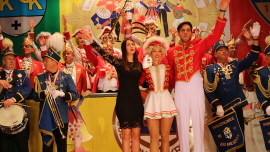 Humorfestival GKGK bläst mit furiosem Auftakt zur Saalfastnacht - Frech ...