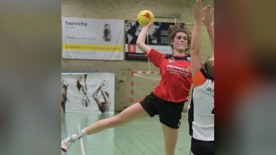 17 Tore: Aline Mühlbauer ist nicht zu stoppen - Archiv - Rhein-Zeitung