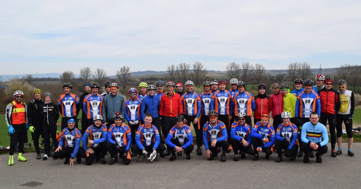 Rennradfahrer drehen wieder ihre Runden - Startseite - Rhein-Zeitung