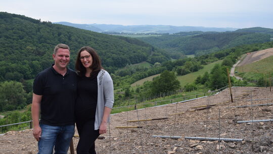Steillagenweinbau Marcus Hees pflegt die Kulturlandschaft im Auener Tal ...
