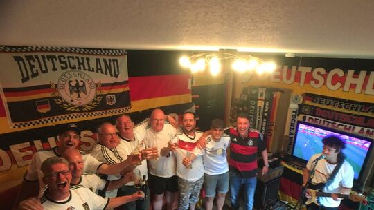 WM-Fieber Auftaktspiel bot wenig Erhellendes -Musiker sorgte dennoch ...