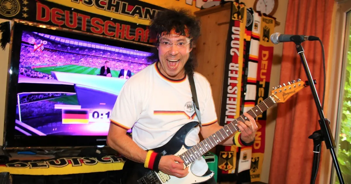 WM-Fieber Auftaktspiel bot wenig Erhellendes -Musiker sorgte dennoch ...