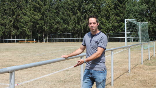 21 Alu-Werbetafeln weg: Diebe schlagen auf Müllenbacher Sportplatz zu ...