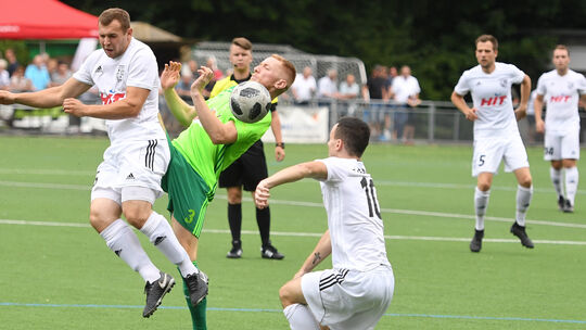 Rheinlandliga TuS besiegt die SG Eintracht Mendig/Bell vor 501 Zuschauern im Nettetal mit 3:2 ...