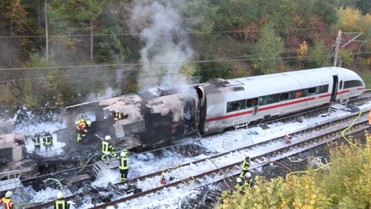 ICE 511 rast beinahe in die Katastrophe: Bundespolizist verhindert ...