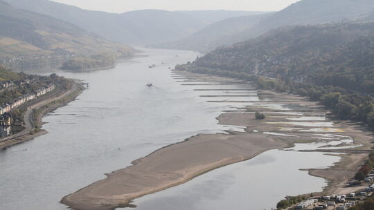 Trockenheit Experten prognostizieren historischen Tiefstand am Pegel bei Kaub - Fahrrinne für ...