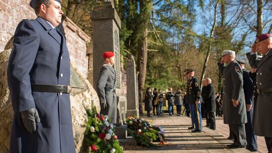 Viele Volkstrauertagfeiern: Volkstrauertag: Viele Orte im Kreis halten Erinnerung an die ...