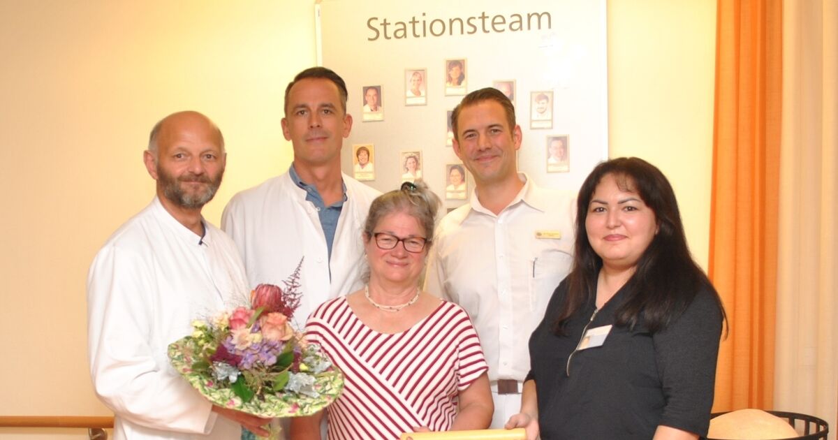 Annegret Euler übergibt das „Staffelholz“ an Gülnur Özkiran ...