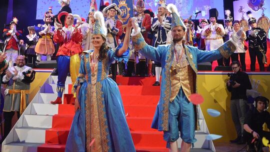 Die neuen Majestäten Prinzessin Jacqueline I. und Prinz Heinrich II ...