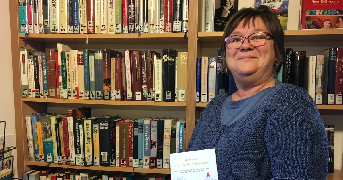 Vorlesestunde in Miehlen: Die Erzieherin Lydia Freimund hat gemeinsam ...