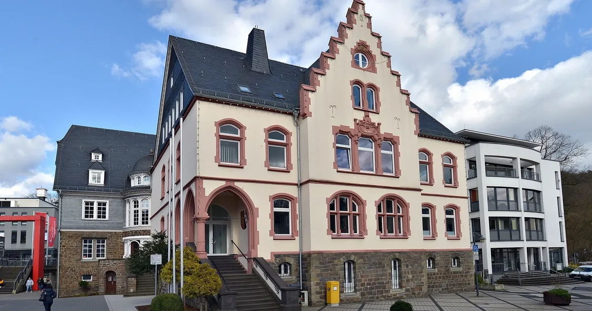 Besucher müssen aberRegeln einhalten: Ab Montag: Gang ins Rathaus ist ...