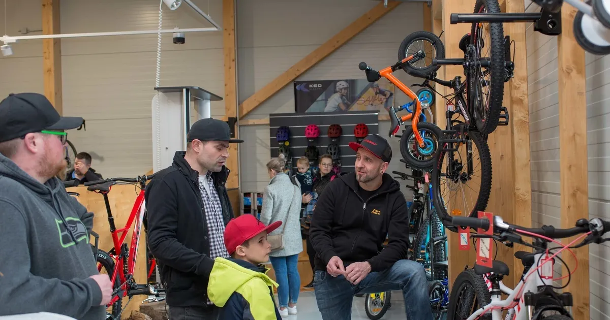 David Hetzel freut sich über viele Besucher bei Neueröffnung: The B ...