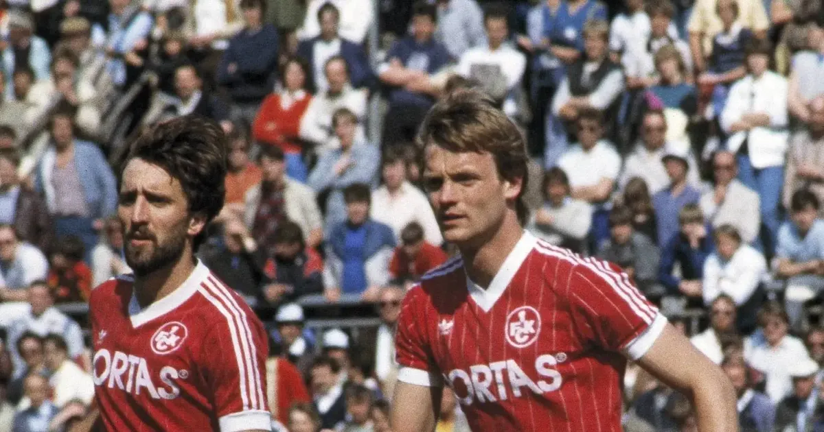 Fußball: Als Torbjörn Nilsson 1982 in Göteborg gegen Michael Dusek und ...