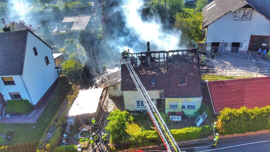 Wohnhaus-Brand in Sien: Älteres Ehepaar bleibt unverletzt - Nahe ...