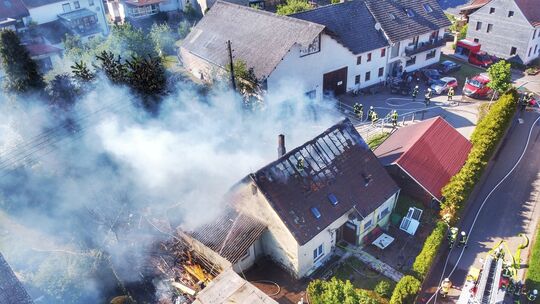 Wohnhaus-Brand in Sien: Älteres Ehepaar bleibt unverletzt - Nahe ...