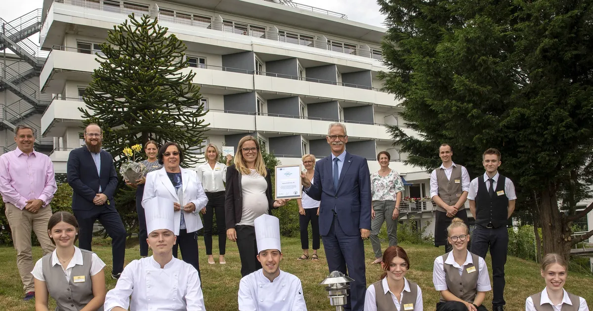 IHK Koblenz zeichnet Wildpark Hotel für seinen Umgang mit dem ...