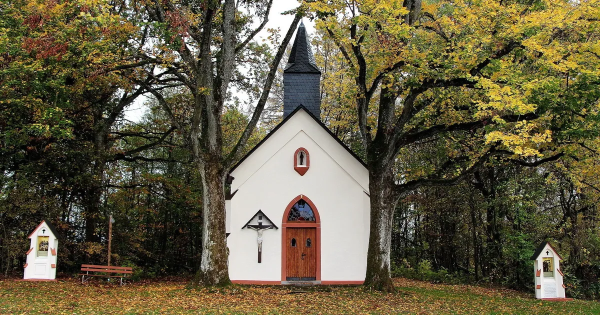 Auf Initiative des Kirchenbauvereins Wirges wurden die Marienkapelle und die 14 ...