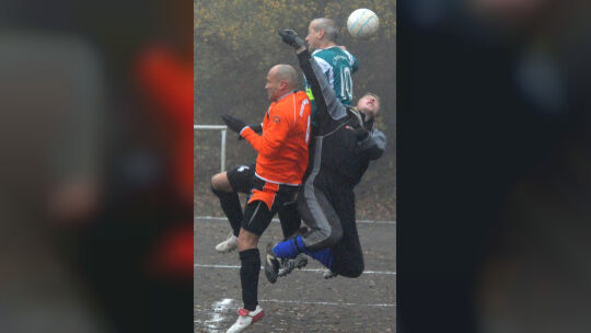 Auf dem Platz des SV Dickesbach musste auch Michael Dusek klein bei ...