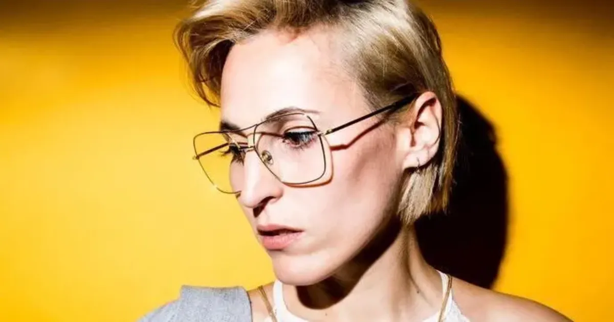 Wie die Sängerin Mine Noten und Songtext von Fans interpretieren lies ...