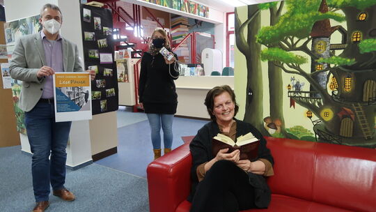 Gymnasiasten und Lehrer lesen per Audiodateien vor und sorgen für ...