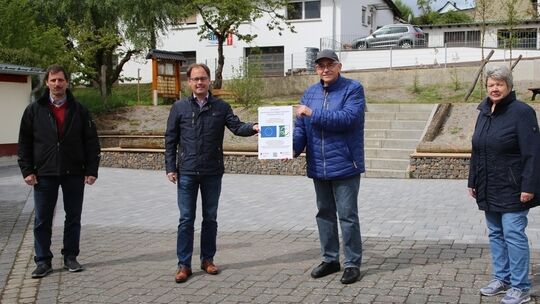 Obertiefenbach hat nicht nur einen neuen Ortsmittelpunkt geschaffen ...