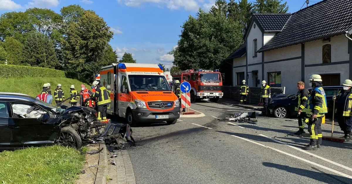 Unfall auf der B 256: Obernau: Zwei schwer Verletzte bei Unfall auf der B256 - Kreis ...