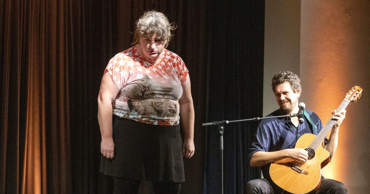 Anna Mateur und ihre "Beuys" eröffnen in einer Welt extremer musikalischer Stilmittel den ...