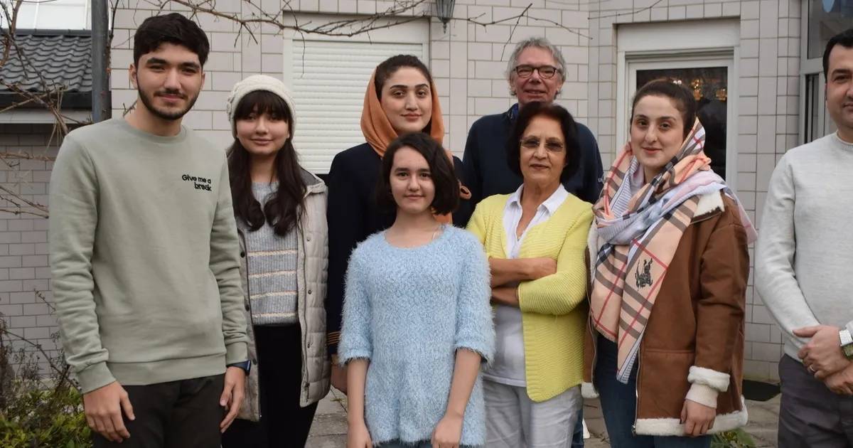 Mitarbeiterinnen des Vereins "Afghanistan - Hilfe, die ankommt"an der Nahe in Sicherheit: Vor ...