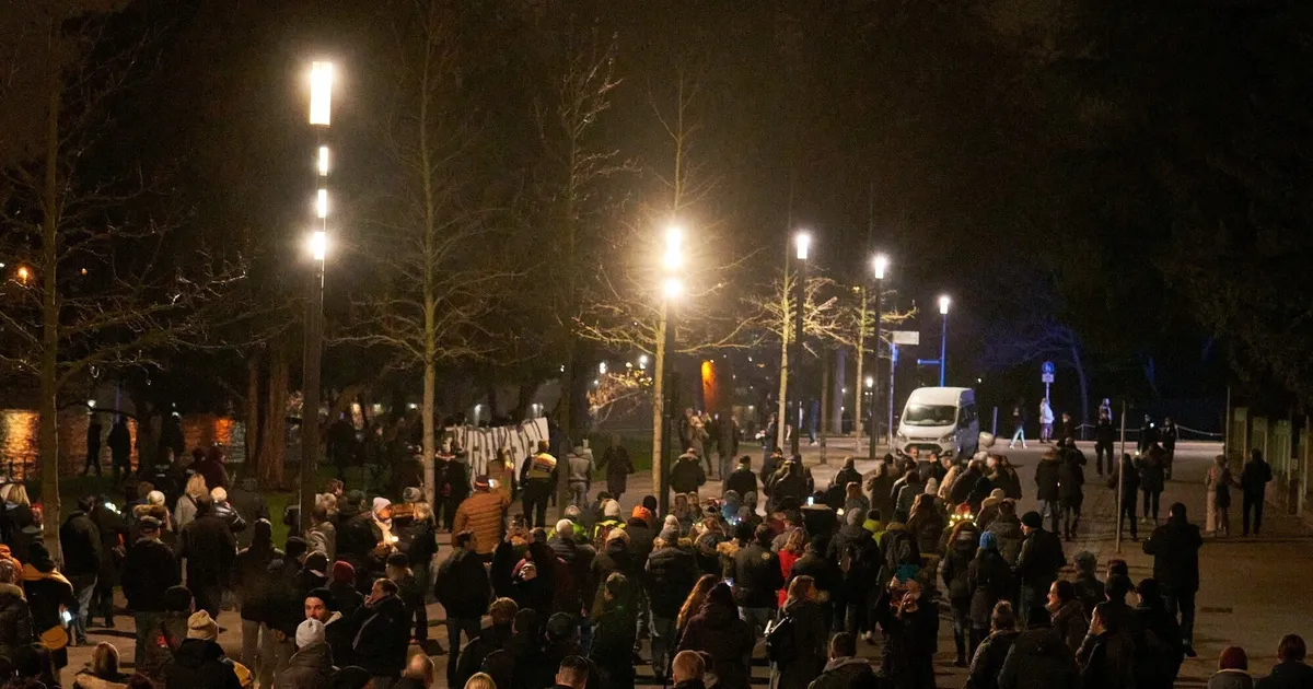 „Lichterspaziergang“ in Koblenz: 1800 Menschen protestieren gegen ...