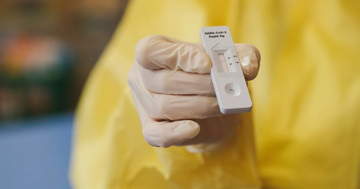 Corona: Mit Heimtest und ohne Maske im Präsenzunterricht? Ein Fall aus ...