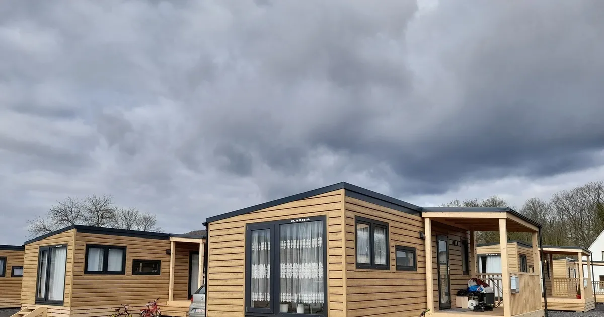 Endlich ein Zuhause: Erste Familien wohnen in Sinziger Tiny Houses ... Endlich ein Zuhause: Erste Familien wohnen in Sinziger Tiny Houses ...